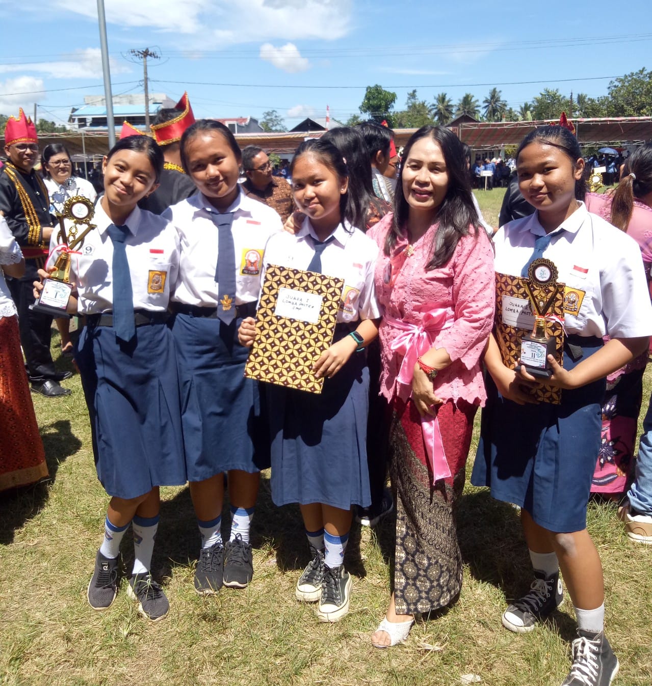 Ikut Lomba Dalam Rangka Memperingati Hardiknas, SMPN Tiga Ratahan Di ...